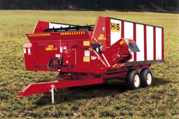 H&S 7-4 Feeder Box » Roeder Implement Inc., Iowa